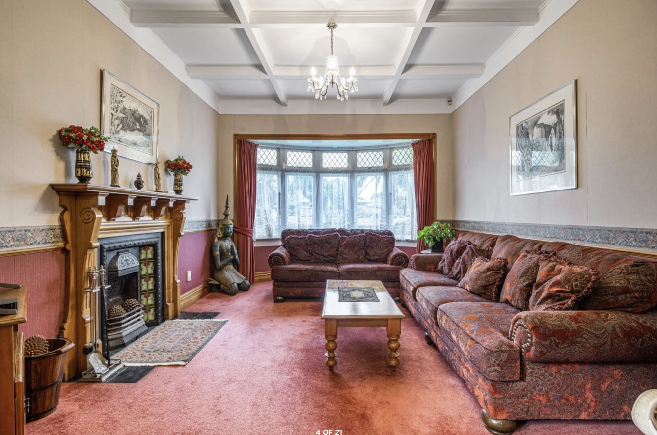 4810 "George" Stunning Bungalow - Haines Group